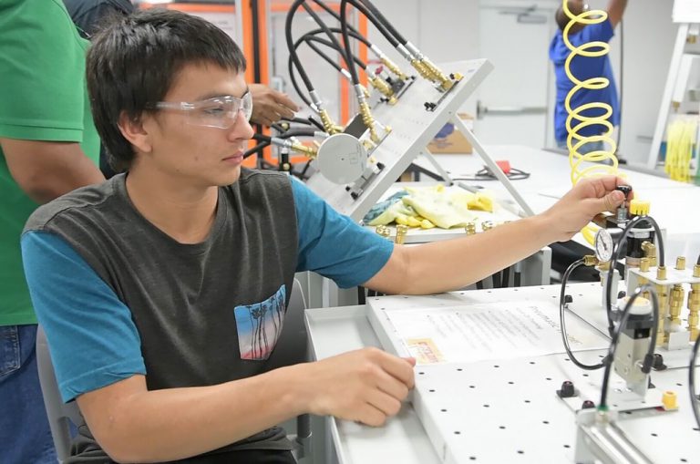 Advanced Manufacturing Center's Mechatronics Track Builds Workforce ...